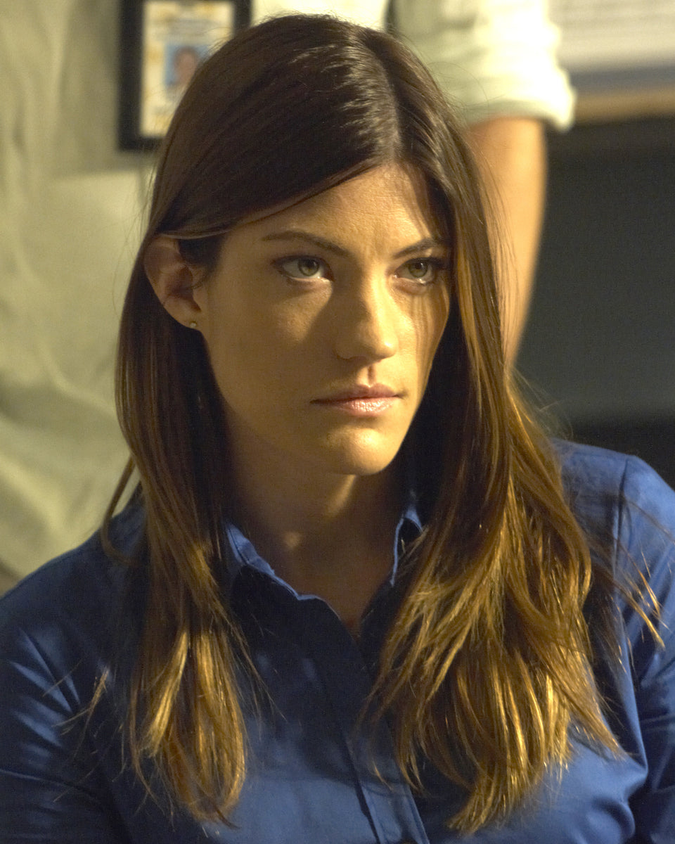 Dexter 8x10 Deb (e) signed by Jennifer Carpenter – Leeloo Multiprops, LLC