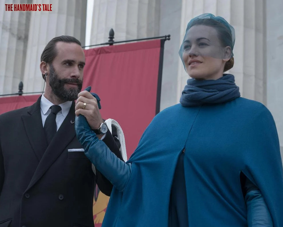 The Handmaid's Tale 8x10 (e) signed by Yvonne Strahovski – Leeloo ...