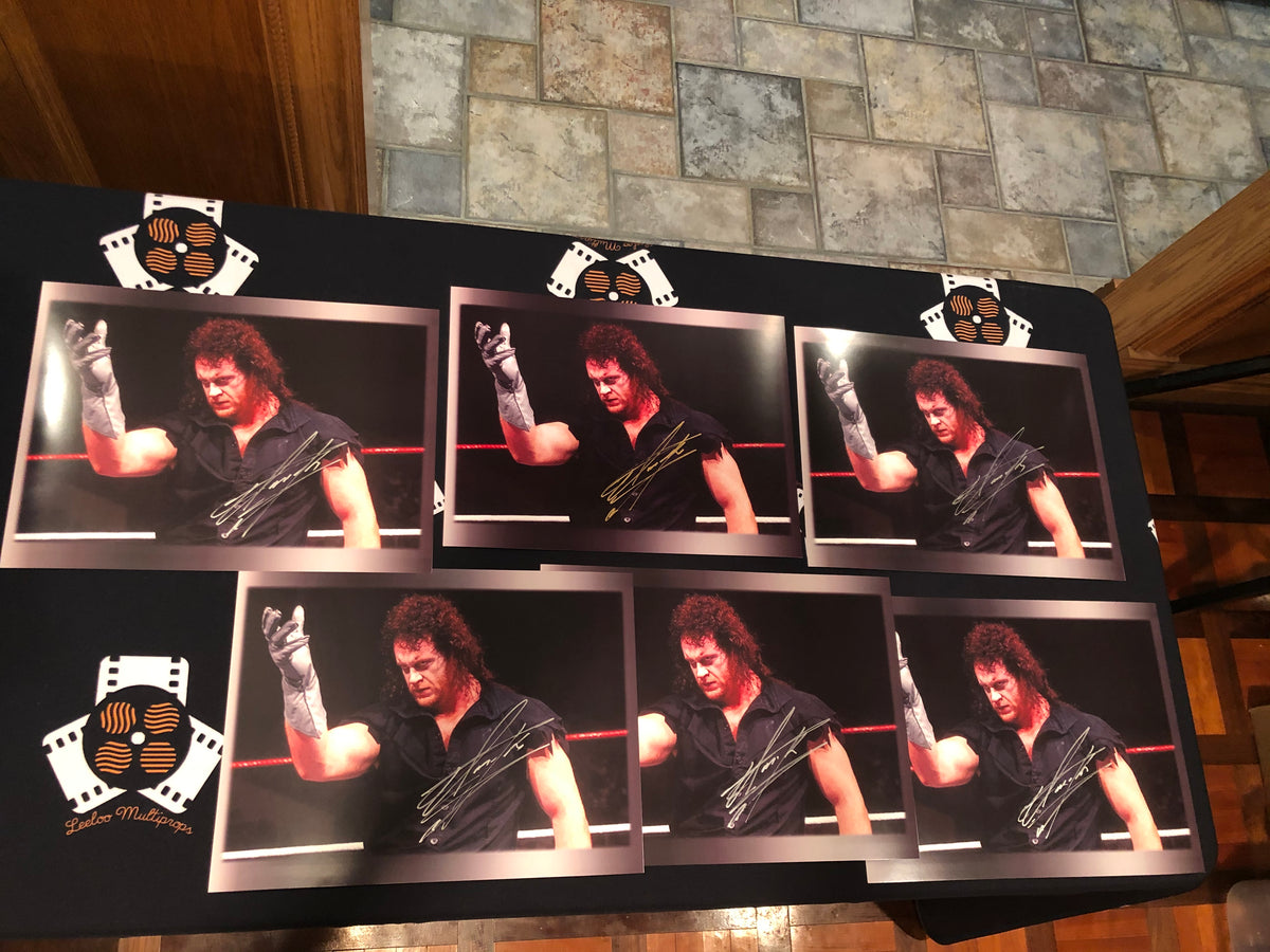 *Black Friday 2024* THE UNDERTAKER - 12x16 - Raised Hand – Leeloo ...